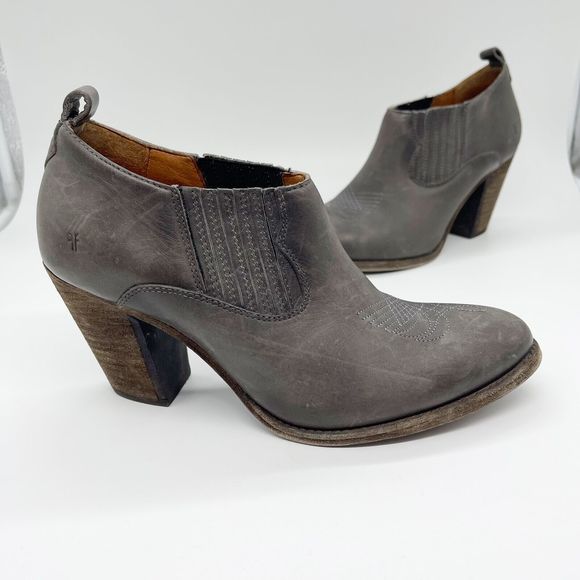 Frye | Shoes | Frye Ilana Shootie Ankle Boot Sz 85 Gray Western Leather ...